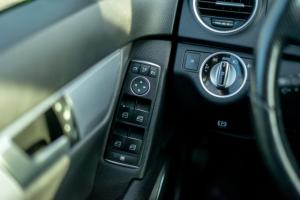 Pelēks Mercedes-Benz C 180 2011 Rīga, ar dzinēja tilpumu 1.80 L un nobraukumu 194 tūkst. km par 7700 €, foto 47 vietnē AUTOMOTO.COM.LV