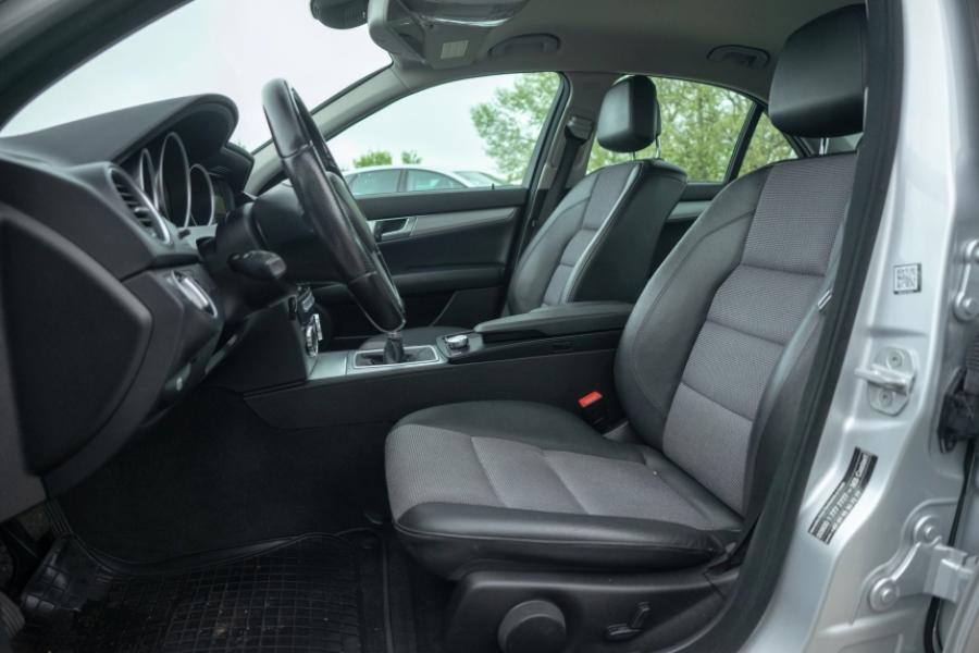 Pelēks Mercedes-Benz C 180 2011 Rīga, ar dzinēja tilpumu 1.80 L un nobraukumu 194 tūkst. km par 7700 €, foto 53 vietnē AUTOMOTO.COM.LV