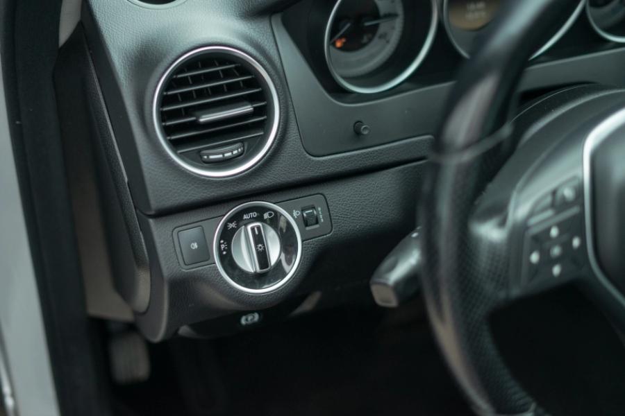 Pelēks Mercedes-Benz C 180 2011 Rīga, ar dzinēja tilpumu 1.80 L un nobraukumu 194 tūkst. km par 7700 €, foto 56 vietnē AUTOMOTO.COM.LV