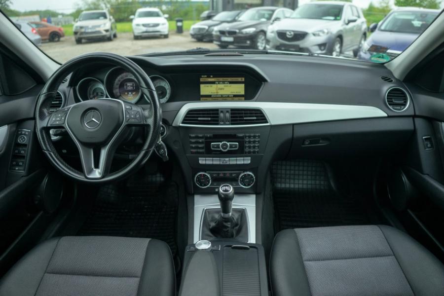 Pelēks Mercedes-Benz C 180 2011 Rīga, ar dzinēja tilpumu 1.80 L un nobraukumu 194 tūkst. km par 7700 €, foto 57 vietnē AUTOMOTO.COM.LV