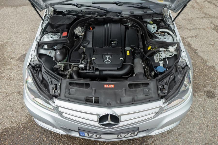 Pelēks Mercedes-Benz C 180 2011 Rīga, ar dzinēja tilpumu 1.80 L un nobraukumu 194 tūkst. km par 7700 €, foto 61 vietnē AUTOMOTO.COM.LV
