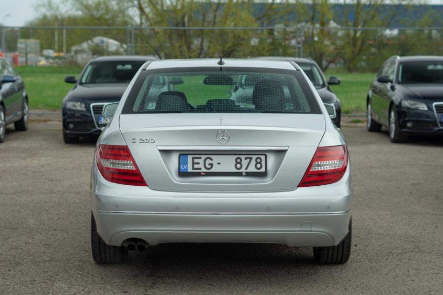 Pelēks Mercedes-Benz C 180 2011 Rīga, ar dzinēja tilpumu 1.80 L un nobraukumu 194 tūkst. km par 7700 €, foto 63 vietnē AUTOMOTO.COM.LV