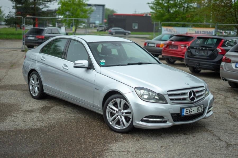 Pelēks Mercedes-Benz C 180 2011 Rīga, ar dzinēja tilpumu 1.80 L un nobraukumu 194 tūkst. km par 7700 €, foto 70 vietnē AUTOMOTO.COM.LV