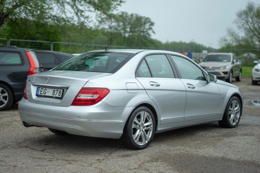 Pelēks Mercedes-Benz C 180 2011 Rīga, ar dzinēja tilpumu 1.80 L un nobraukumu 194 tūkst. km par 7700 €, foto 71 vietnē AUTOMOTO.COM.LV
