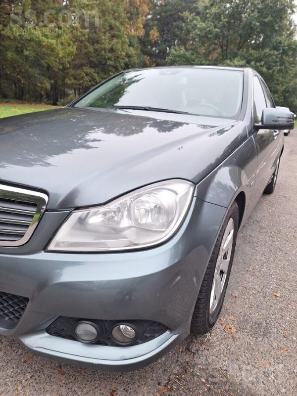 Grey Mercedes-Benz C 180 2011 in Riga, with an engine capacity of 1.80 L and mileage of 211 thousand km for 5700 €, photo 3 on AUTOMOTO.COM.LV