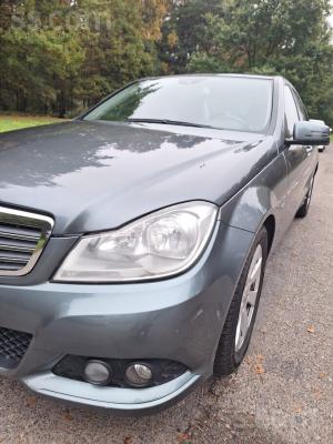 Grey Mercedes-Benz C 180 2011 in Riga, with an engine capacity of 1.80 L and mileage of 211 thousand km for 5700 €, photo 3 on AUTOMOTO.COM.LV
