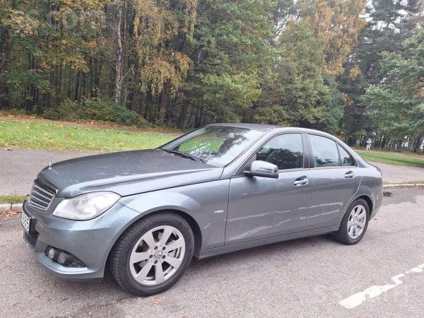 Grey Mercedes-Benz C 180 2011 in Riga, with an engine capacity of 1.80 L and mileage of 211 thousand km for 5700 €, photo 4 on AUTOMOTO.COM.LV