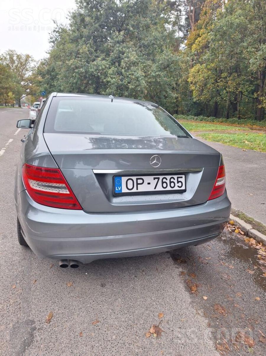 Grey Mercedes-Benz C 180 2011 in Riga, with an engine capacity of 1.80 L and mileage of 211 thousand km for 5700 €, photo 5 on AUTOMOTO.COM.LV