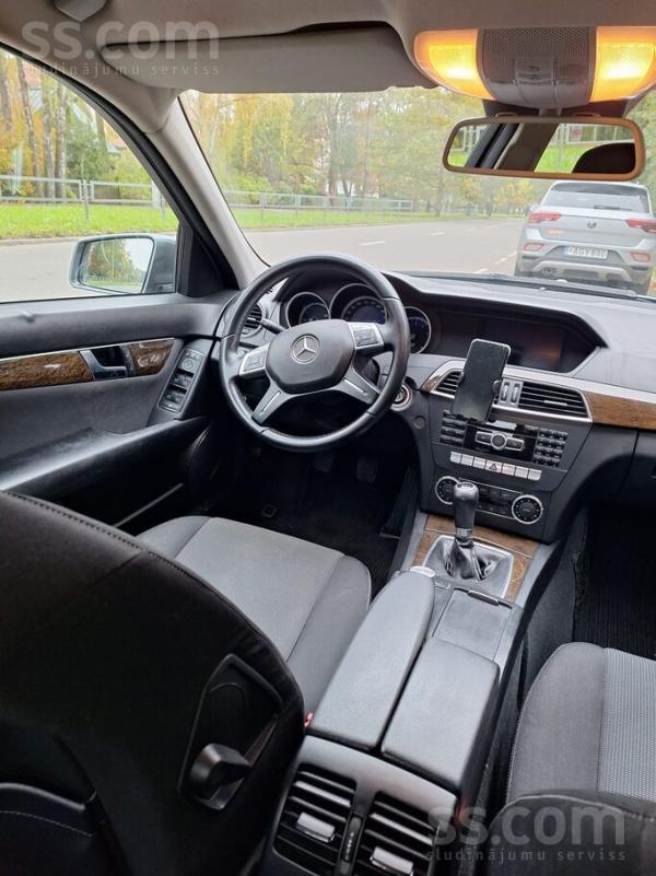 Grey Mercedes-Benz C 180 2011 in Riga, with an engine capacity of 1.80 L and mileage of 211 thousand km for 5700 €, photo 6 on AUTOMOTO.COM.LV