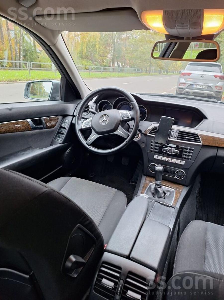 Grey Mercedes-Benz C 180 2011 in Riga, with an engine capacity of 1.80 L and mileage of 211 thousand km for 5700 €, photo 6 on AUTOMOTO.COM.LV
