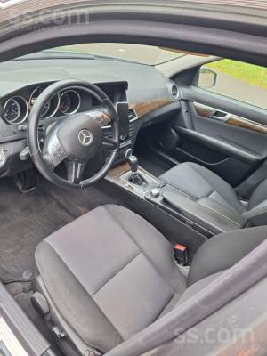 Grey Mercedes-Benz C 180 2011 in Riga, with an engine capacity of 1.80 L and mileage of 211 thousand km for 5700 €, photo 8 on AUTOMOTO.COM.LV