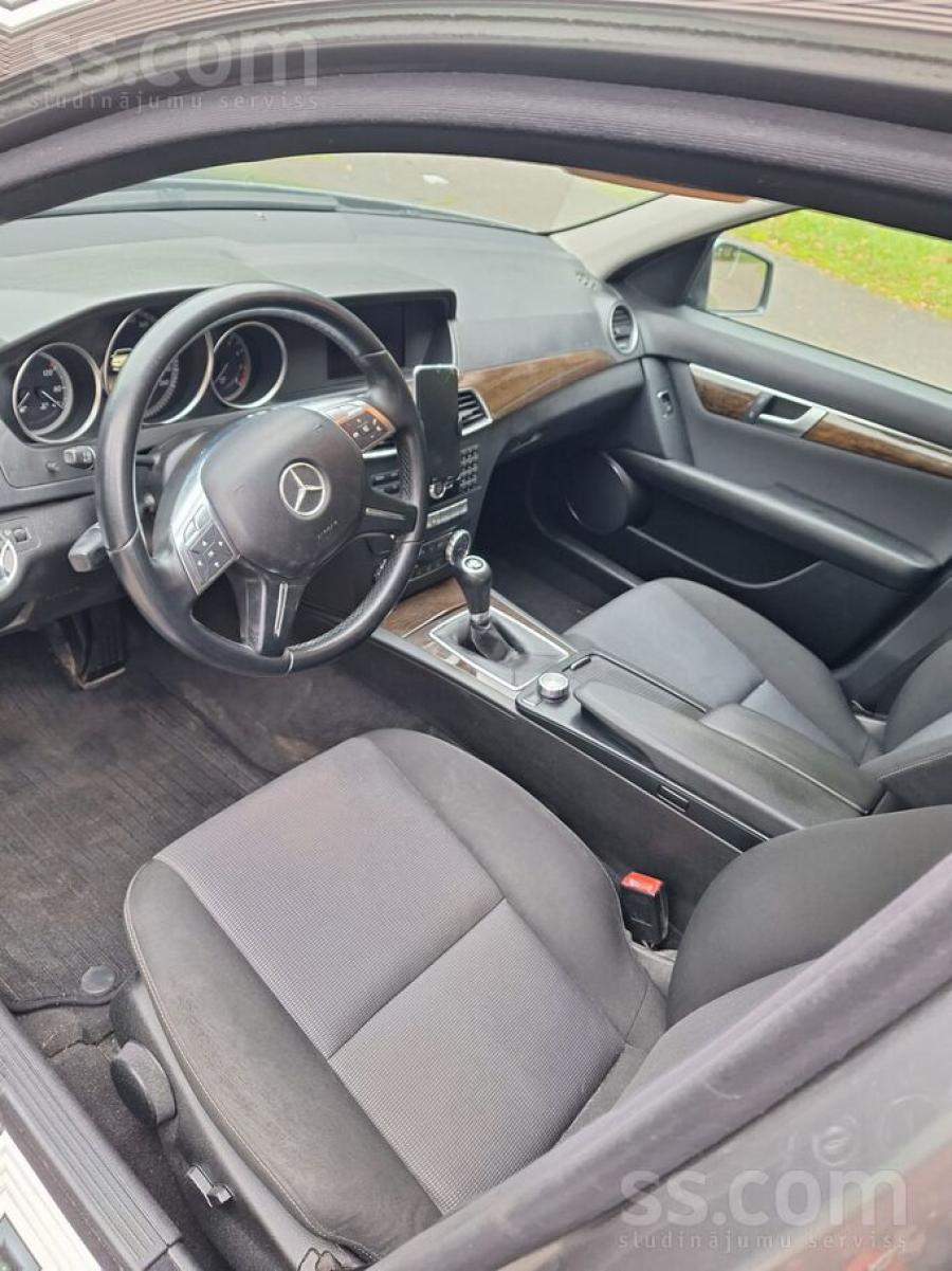 Grey Mercedes-Benz C 180 2011 in Riga, with an engine capacity of 1.80 L and mileage of 211 thousand km for 5700 €, photo 8 on AUTOMOTO.COM.LV