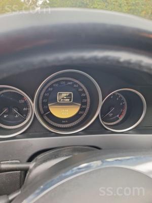 Grey Mercedes-Benz C 180 2011 in Riga, with an engine capacity of 1.80 L and mileage of 211 thousand km for 5700 €, photo 9 on AUTOMOTO.COM.LV