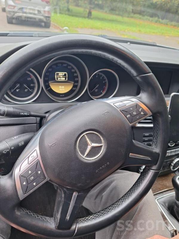 Grey Mercedes-Benz C 180 2011 in Riga, with an engine capacity of 1.80 L and mileage of 211 thousand km for 5700 €, photo 10 on AUTOMOTO.COM.LV