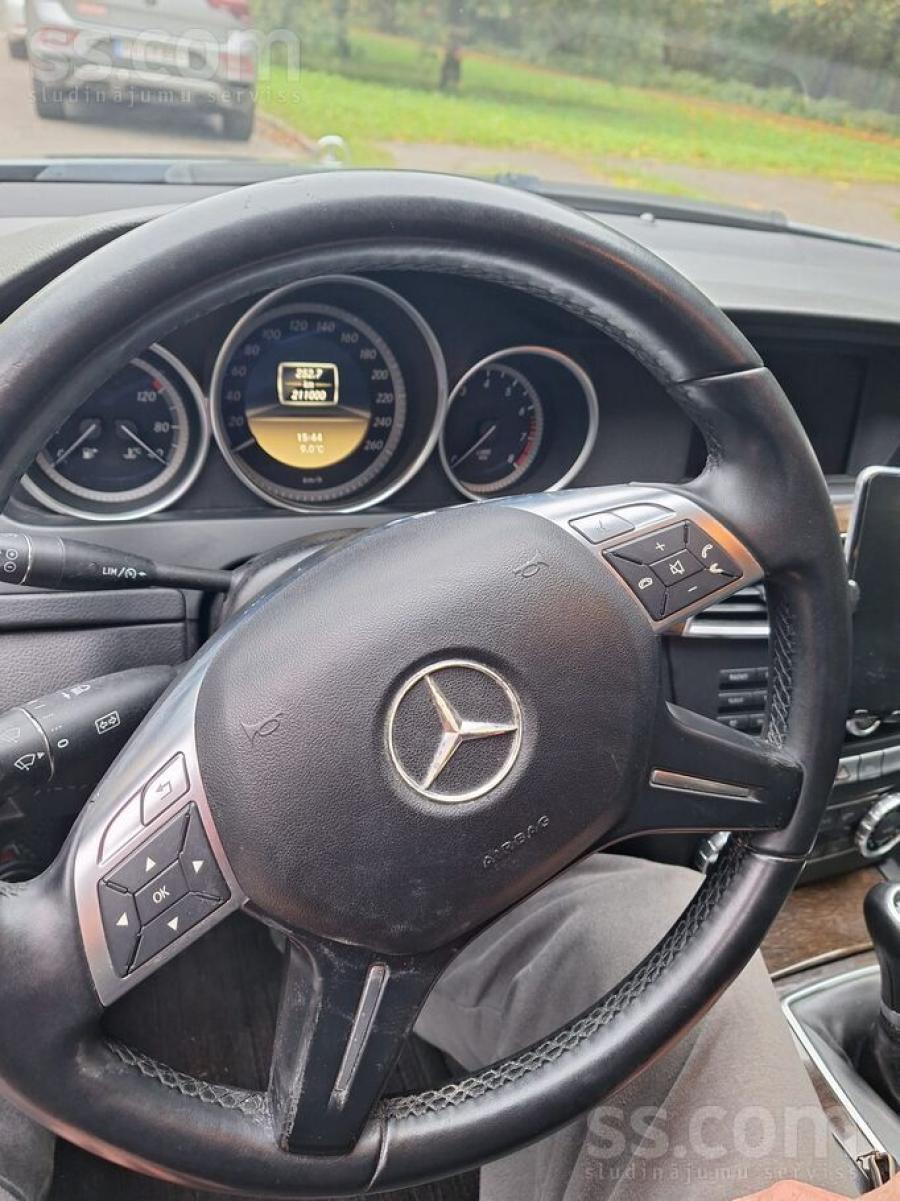 Grey Mercedes-Benz C 180 2011 in Riga, with an engine capacity of 1.80 L and mileage of 211 thousand km for 5700 €, photo 10 on AUTOMOTO.COM.LV