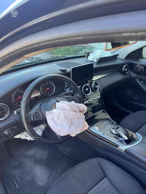 Pelēks Mercedes-Benz C 180 2015 Gargždai, ar dzinēja tilpumu 1.60 L un nobraukumu 237 tūkst. km par 5700 €, foto 7 vietnē AUTOMOTO.COM.LV