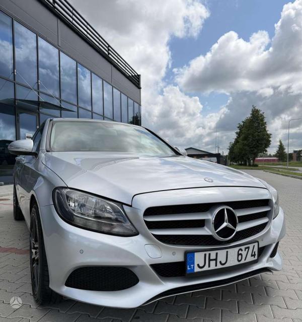 Grey Mercedes-Benz C 180 2015 in Siauliai, with an engine capacity of 1.60 L and mileage of 220 thousand km for 10999 €, photo 2 on AUTOMOTO.COM.LV