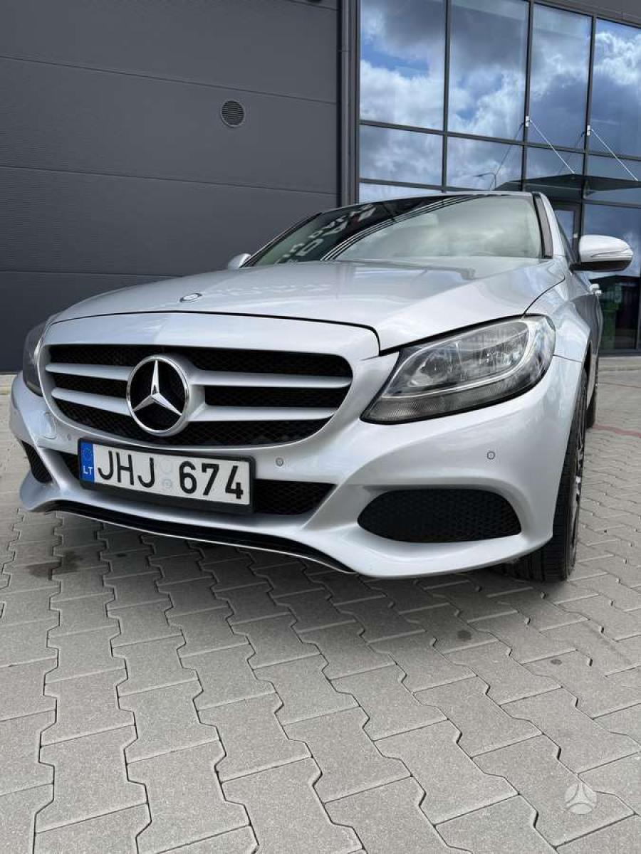 Grey Mercedes-Benz C 180 2015 in Siauliai, with an engine capacity of 1.60 L and mileage of 220 thousand km for 10999 €, photo 4 on AUTOMOTO.COM.LV