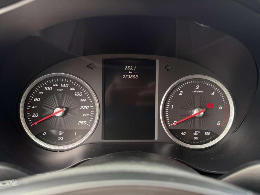 Grey Mercedes-Benz C 180 2015 in Siauliai, with an engine capacity of 1.60 L and mileage of 220 thousand km for 10999 €, photo 19 on AUTOMOTO.COM.LV