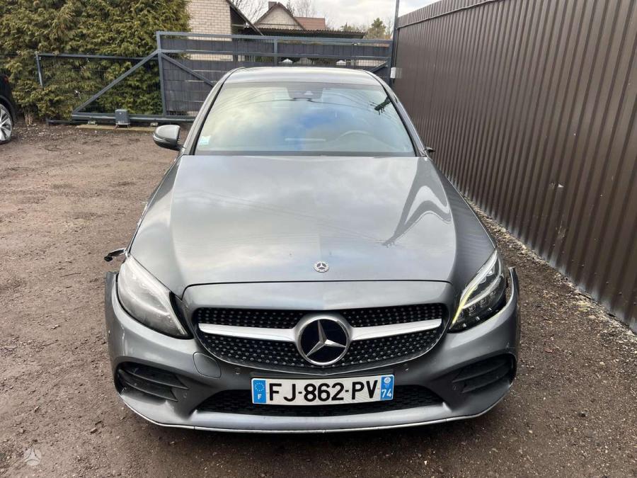 Grey Mercedes-Benz C 180 2019 in Kaunas, with an engine capacity of 1.60 L and mileage of 159 thousand km for 10200 €, photo 2 on AUTOMOTO.COM.LV