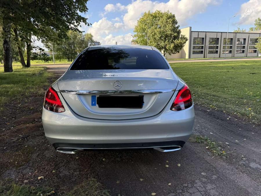Grey Mercedes-Benz C 180 2019 in Taurage, with an engine capacity of 1.60 L and mileage of 270 thousand km for 9800 €, photo 6 on AUTOMOTO.COM.LV