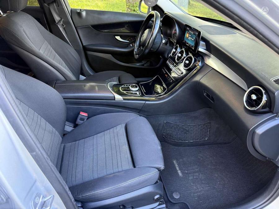 Grey Mercedes-Benz C 180 2019 in Taurage, with an engine capacity of 1.60 L and mileage of 270 thousand km for 9800 €, photo 9 on AUTOMOTO.COM.LV