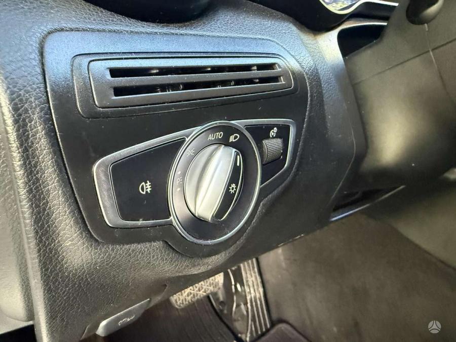 Grey Mercedes-Benz C 180 2019 in Taurage, with an engine capacity of 1.60 L and mileage of 270 thousand km for 9800 €, photo 12 on AUTOMOTO.COM.LV