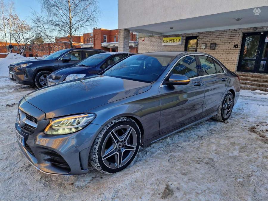 Pelēks Mercedes-Benz C 180 2020 Viļņa, ar dzinēja tilpumu 1.80 L un nobraukumu 150 tūkst. km par 18750 €, foto 1 vietnē AUTOMOTO.COM.LV