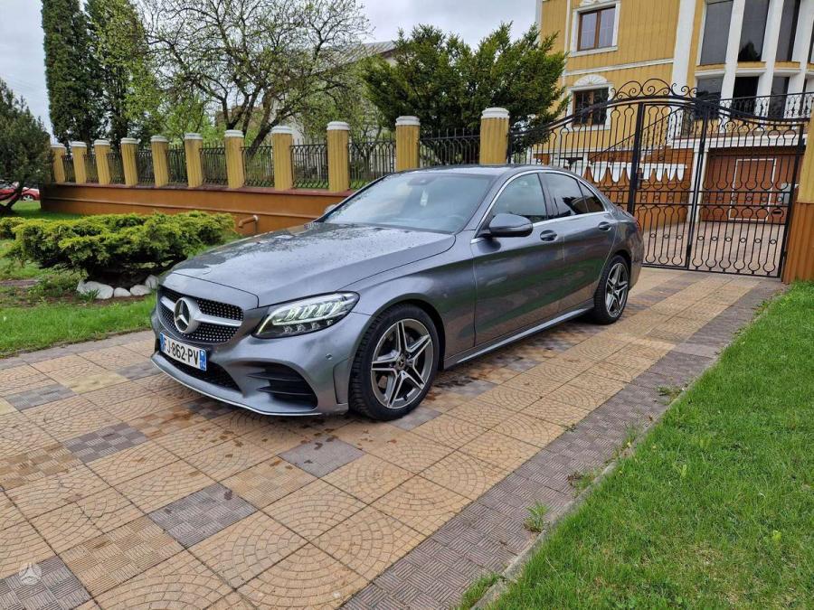 Grey Mercedes-Benz C 180 2020 in Vilnius, with an engine capacity of 1.80 L and mileage of 160 thousand km for 17700 €, photo 4 on AUTOMOTO.COM.LV