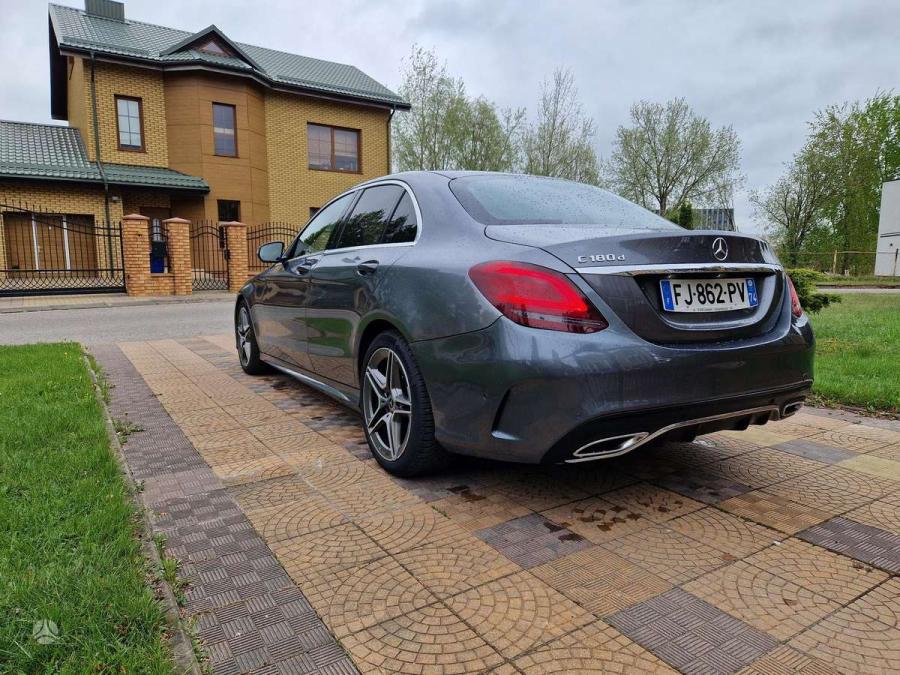 Grey Mercedes-Benz C 180 2020 in Vilnius, with an engine capacity of 1.80 L and mileage of 160 thousand km for 17700 €, photo 9 on AUTOMOTO.COM.LV