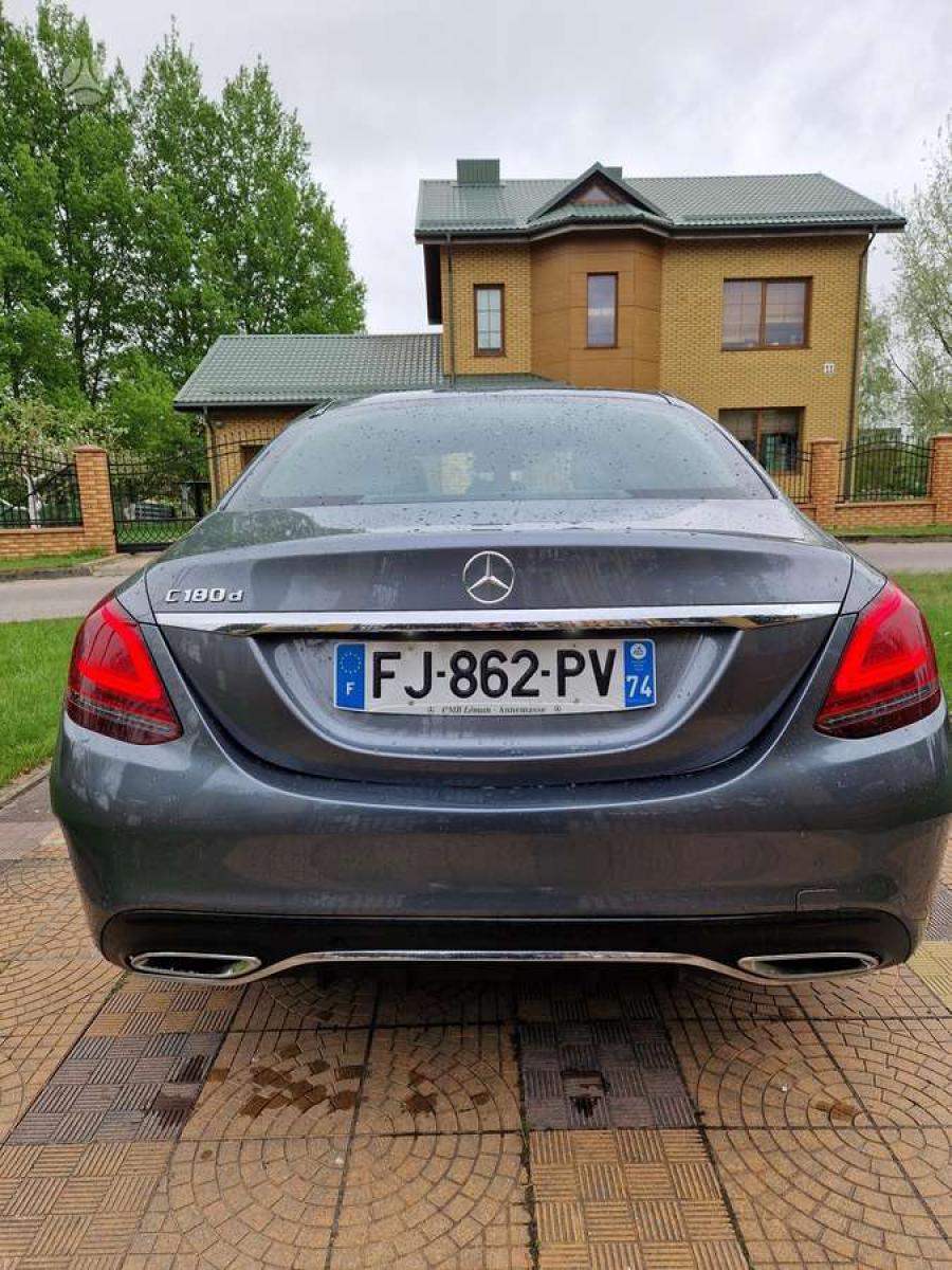 Grey Mercedes-Benz C 180 2020 in Vilnius, with an engine capacity of 1.80 L and mileage of 160 thousand km for 17700 €, photo 18 on AUTOMOTO.COM.LV