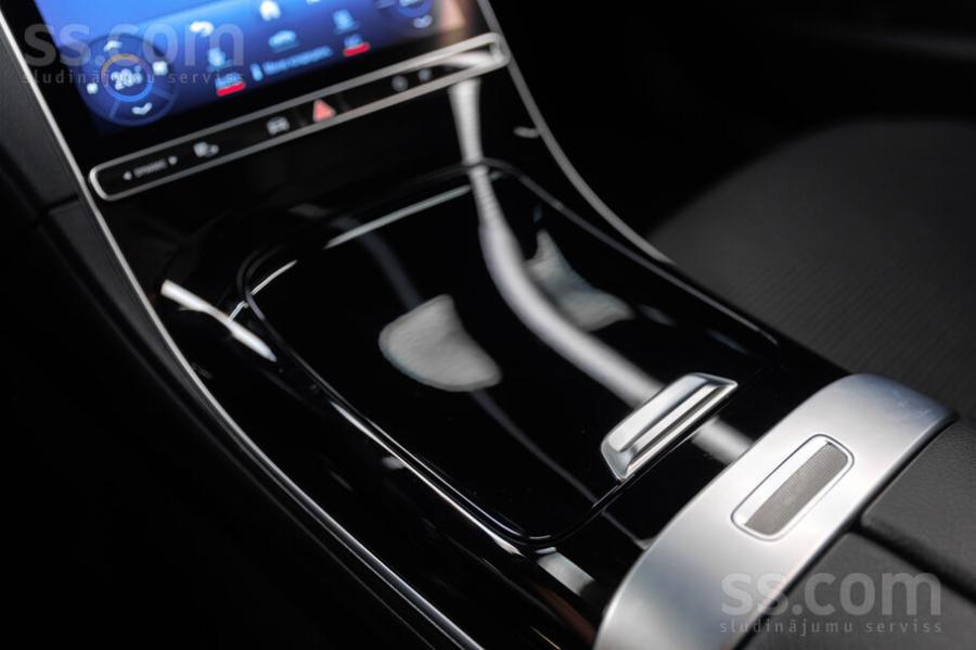Pelēks Mercedes-Benz C 180 2022 Rīga, ar dzinēja tilpumu 1.50 L un nobraukumu 38 tūkst. km par 29900 €, foto 21 vietnē AUTOMOTO.COM.LV