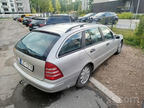 Grey Mercedes-Benz C 180 2001 in Riga, with an engine capacity of 2.00 L and mileage of 264 thousand km for 495 €, photo 2 on AUTOMOTO.COM.LV