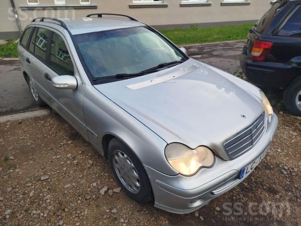 Grey Mercedes-Benz C 180 2001 in Riga, with an engine capacity of 2.00 L and mileage of 264 thousand km for 495 €, photo 3 on AUTOMOTO.COM.LV