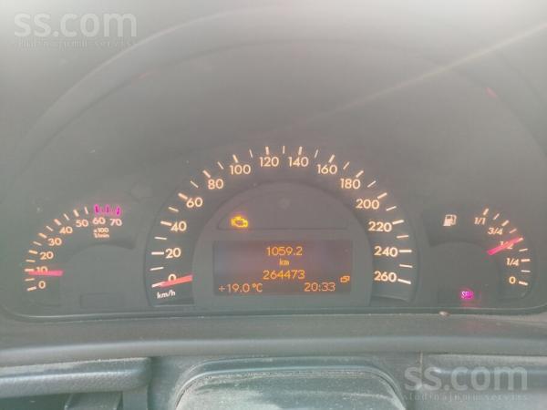 Grey Mercedes-Benz C 180 2001 in Riga, with an engine capacity of 2.00 L and mileage of 264 thousand km for 495 €, photo 6 on AUTOMOTO.COM.LV