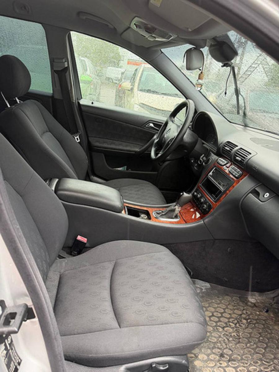 Pelēks Mercedes-Benz C 180 2002 Tallina, ar dzinēja tilpumu 1.80 L un nobraukumu 319 tūkst. km par 699 €, foto 7 vietnē AUTOMOTO.COM.LV