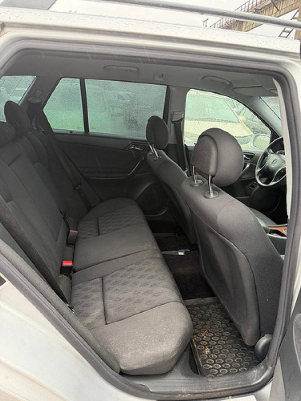 Grey Mercedes-Benz C 180 2002 in Tallinn, with an engine capacity of 1.80 L and mileage of 319 thousand km for 699 €, photo 7 on AUTOMOTO.COM.LV