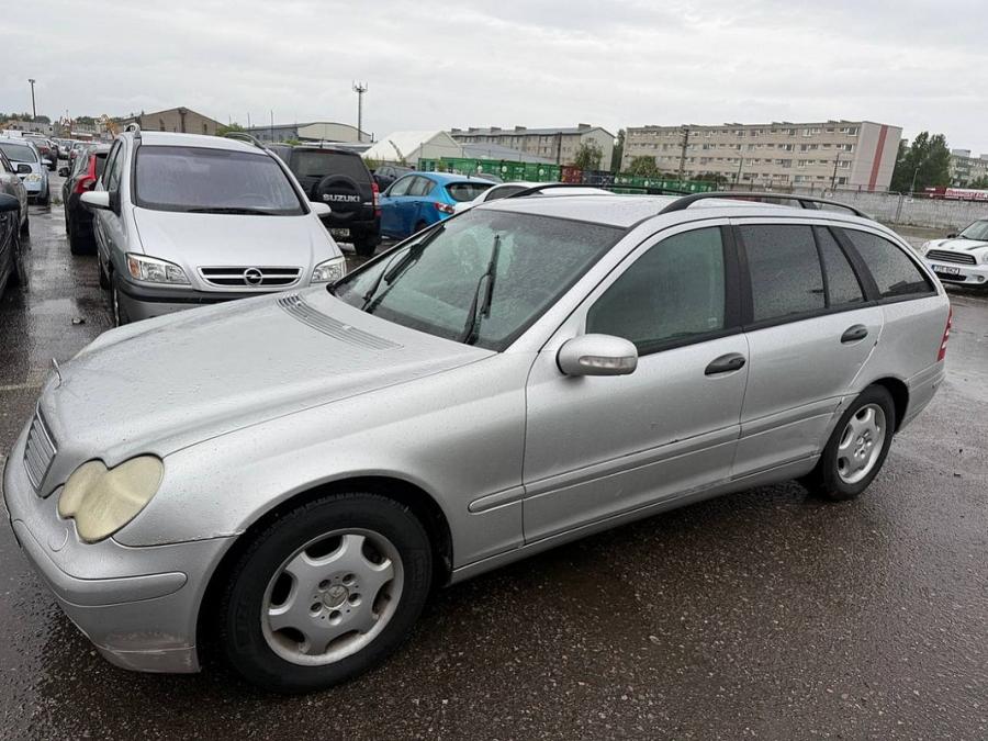 Pelēks Mercedes-Benz C 180 2002 Tallina, ar dzinēja tilpumu 1.80 L un nobraukumu 319 tūkst. km par 699 €, foto 10 vietnē AUTOMOTO.COM.LV