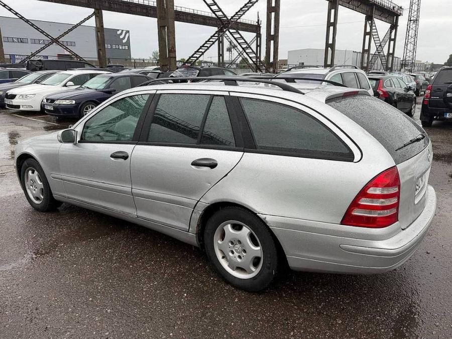 Pelēks Mercedes-Benz C 180 2002 Tallina, ar dzinēja tilpumu 1.80 L un nobraukumu 319 tūkst. km par 699 €, foto 12 vietnē AUTOMOTO.COM.LV