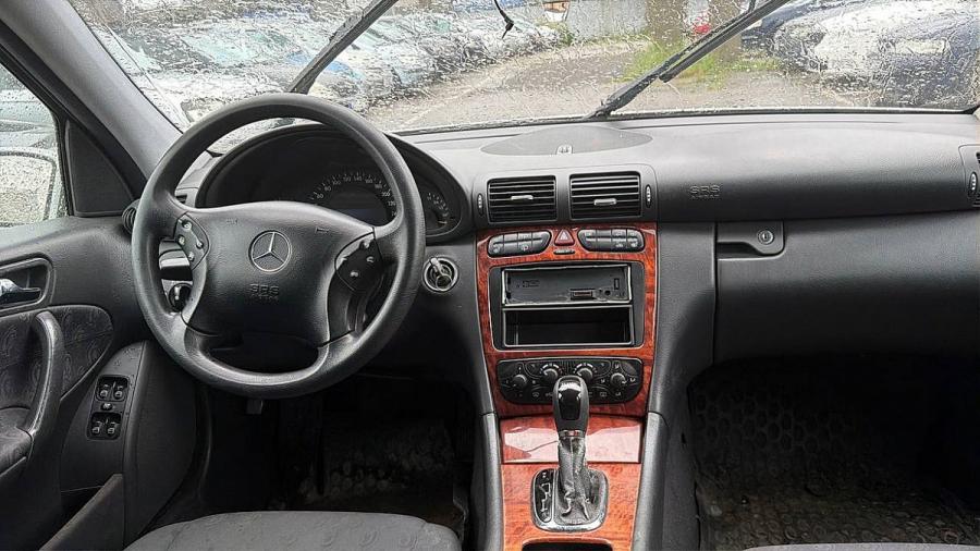 Pelēks Mercedes-Benz C 180 2002 Tallina, ar dzinēja tilpumu 1.80 L un nobraukumu 319 tūkst. km par 699 €, foto 13 vietnē AUTOMOTO.COM.LV