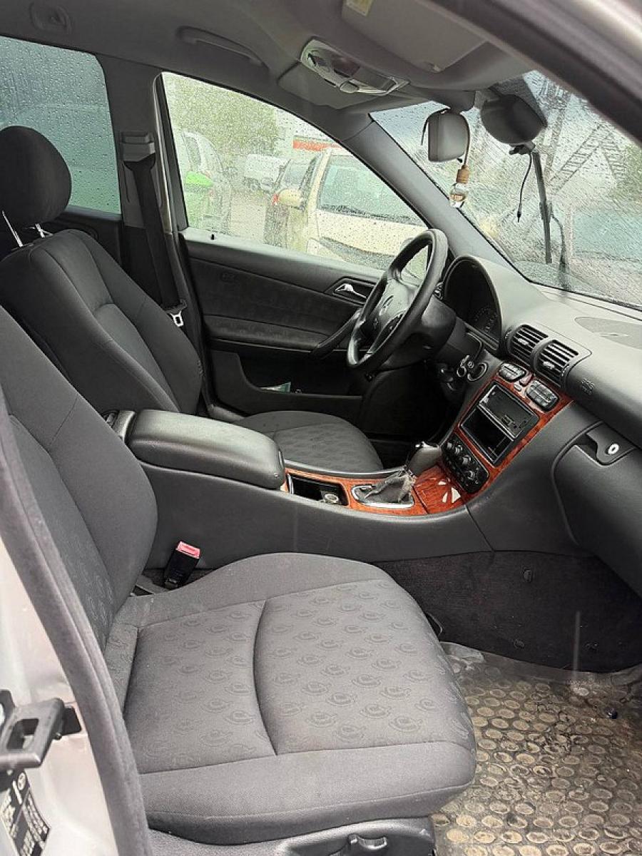 Pelēks Mercedes-Benz C 180 2002 Tallina, ar dzinēja tilpumu 1.80 L un nobraukumu 319 tūkst. km par 699 €, foto 14 vietnē AUTOMOTO.COM.LV