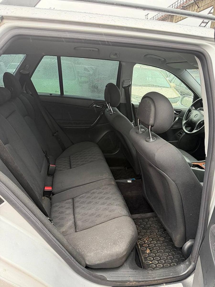 Pelēks Mercedes-Benz C 180 2002 Tallina, ar dzinēja tilpumu 1.80 L un nobraukumu 319 tūkst. km par 699 €, foto 15 vietnē AUTOMOTO.COM.LV