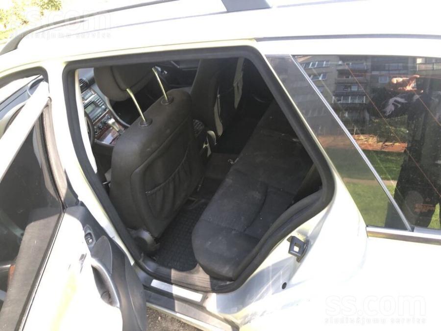 Grey Mercedes-Benz C 180 2005 in Riga, with an engine capacity of 1.80 L and mileage of 360 thousand km for 2500 €, photo 4 on AUTOMOTO.COM.LV