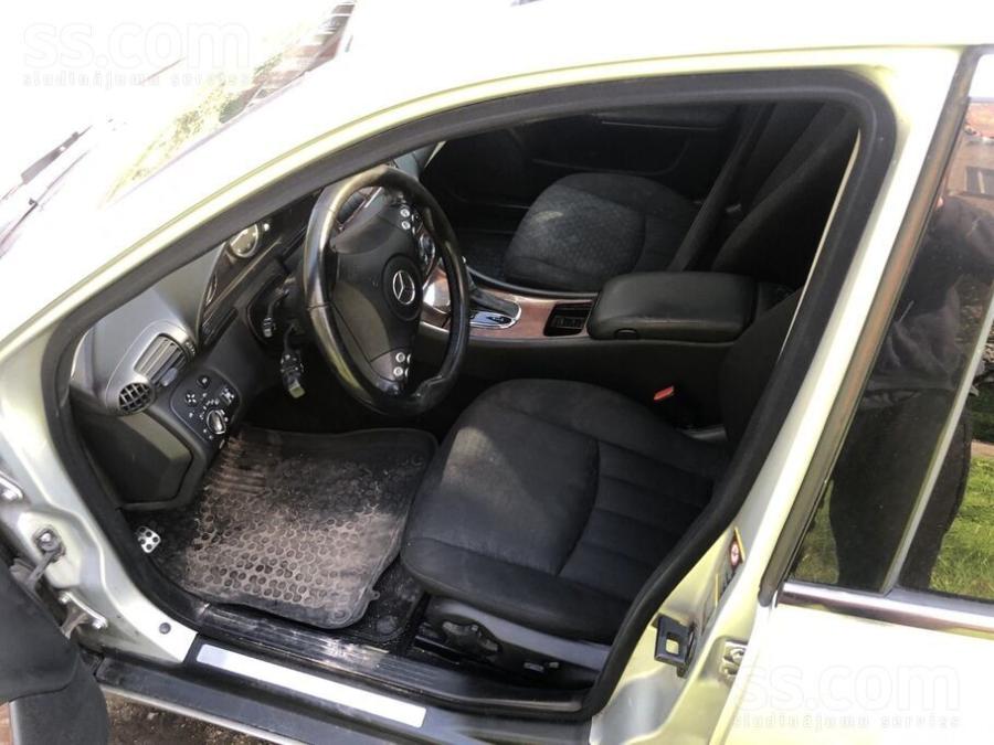 Grey Mercedes-Benz C 180 2005 in Riga, with an engine capacity of 1.80 L and mileage of 360 thousand km for 2500 €, photo 5 on AUTOMOTO.COM.LV