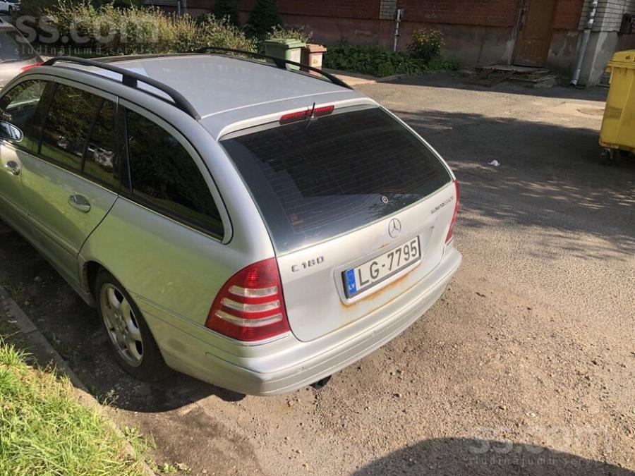 Grey Mercedes-Benz C 180 2005 in Riga, with an engine capacity of 1.80 L and mileage of 360 thousand km for 2500 €, photo 9 on AUTOMOTO.COM.LV