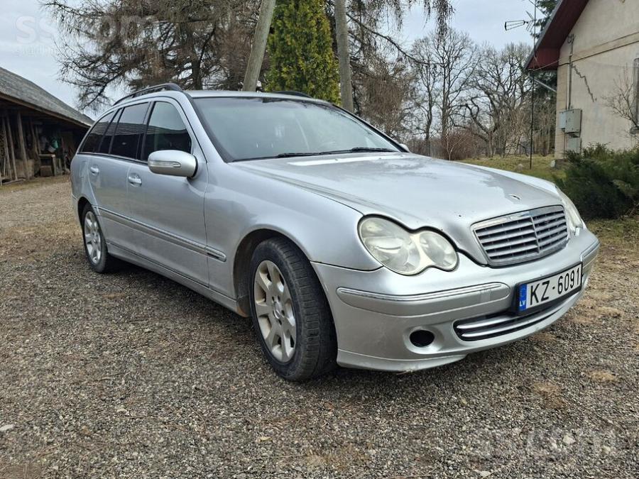 Grey Mercedes-Benz C 180 2006 in Valmiera, with an engine capacity of 1.80 L and mileage of 330 thousand km for 1500 €, photo 1 on AUTOMOTO.COM.LV