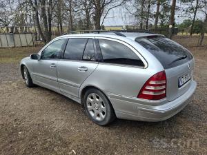 Grey Mercedes-Benz C 180 2006 in Valmiera, with an engine capacity of 1.80 L and mileage of 330 thousand km for 1500 €, photo 4 on AUTOMOTO.COM.LV