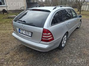 Grey Mercedes-Benz C 180 2006 in Valmiera, with an engine capacity of 1.80 L and mileage of 330 thousand km for 1500 €, photo 5 on AUTOMOTO.COM.LV
