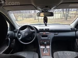 Grey Mercedes-Benz C 180 2006 in Valmiera, with an engine capacity of 1.80 L and mileage of 330 thousand km for 1500 €, photo 6 on AUTOMOTO.COM.LV