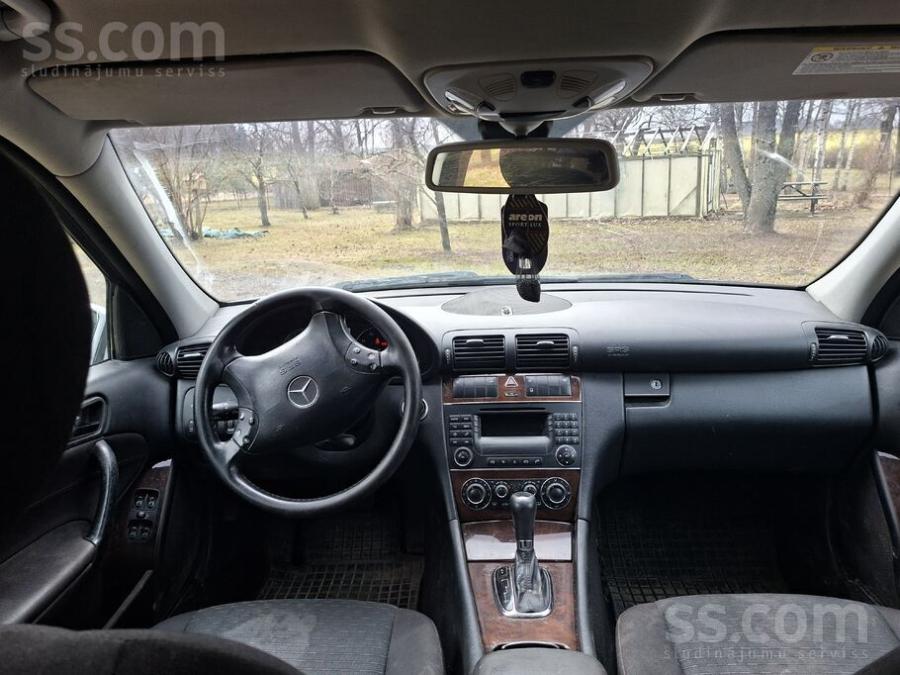 Grey Mercedes-Benz C 180 2006 in Valmiera, with an engine capacity of 1.80 L and mileage of 330 thousand km for 1500 €, photo 6 on AUTOMOTO.COM.LV